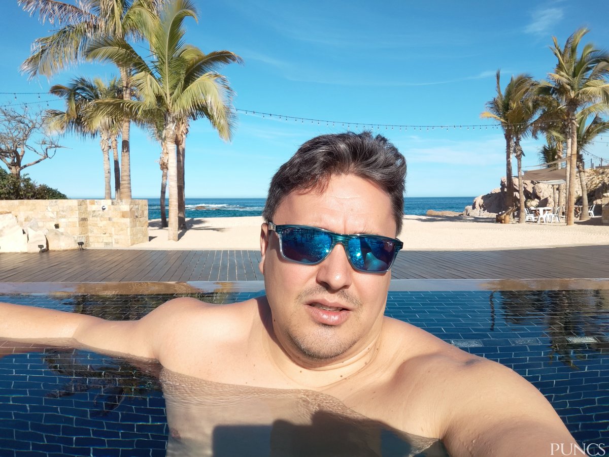 Puncs.com | Valaki is a(n) 44 year old Sugar Daddy who lives in Budapest