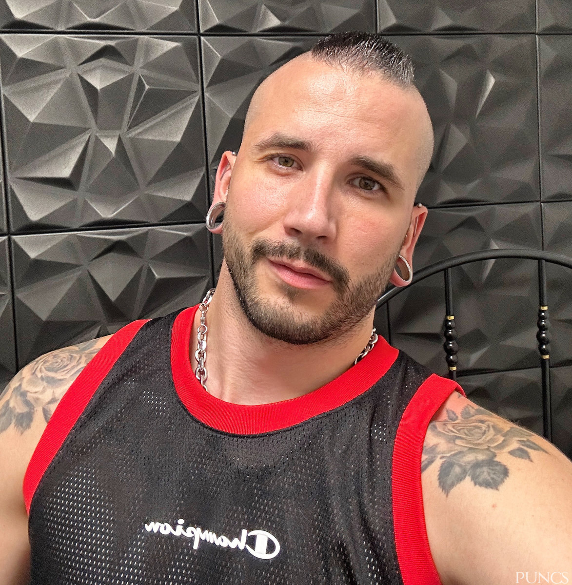 Puncs.com | Gajeel is a(n) 32 year old Sugar Boy who lives in Budapest