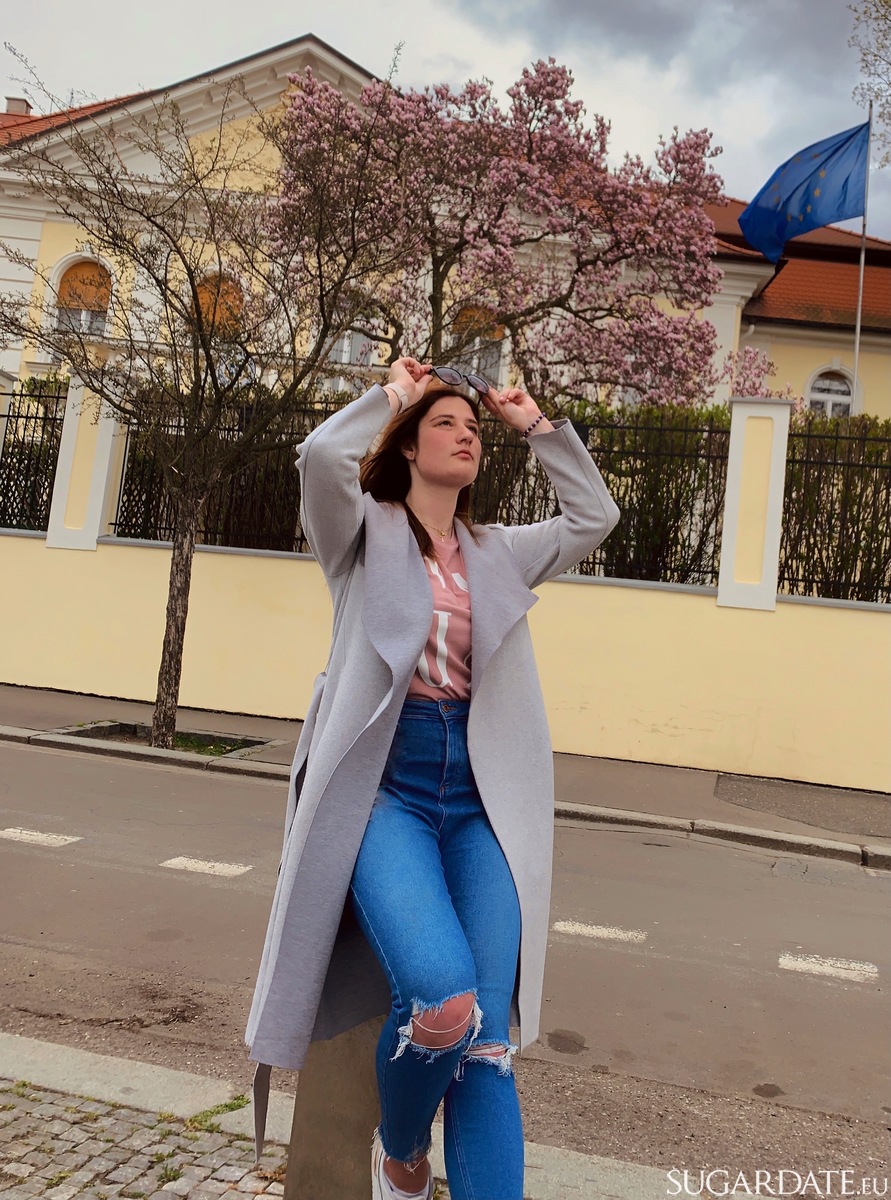 Puncs.com | Aja is a(n) 25 year old Sugar Baby who lives in Prague